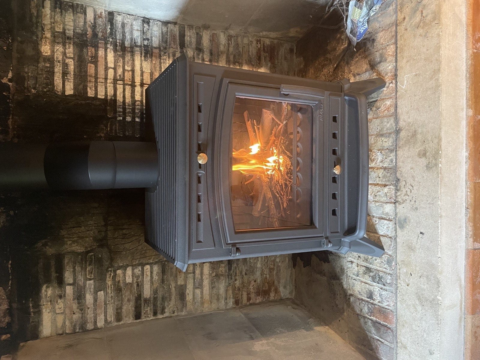 Poêles à Bois Niort - Poêles à Granulés Niort | INVICTA